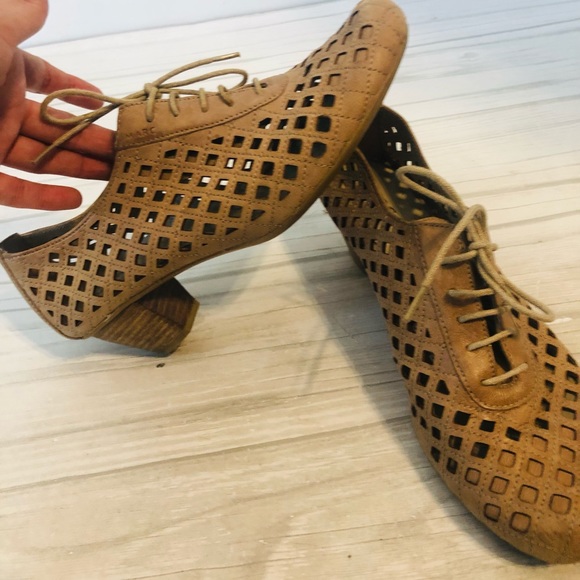 marc softwalk | Shoes | Marc Softwalk Leather Heel Shoes W Cutouts Ties ...